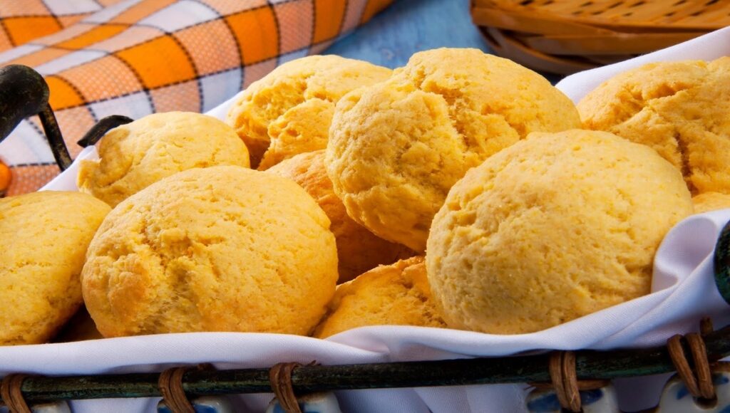 Broa de Fubá de Liquidificador que esfarela na boca, veja como fazer