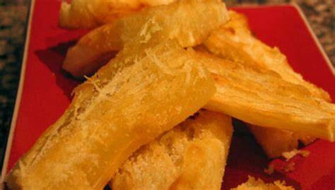 Aipim de Airfryer com 3 ingredientes, bem crocante e fácil de fazer