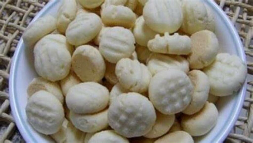 Biscoito de Amido de Milho prático que fica perfeito com doce de goiaba