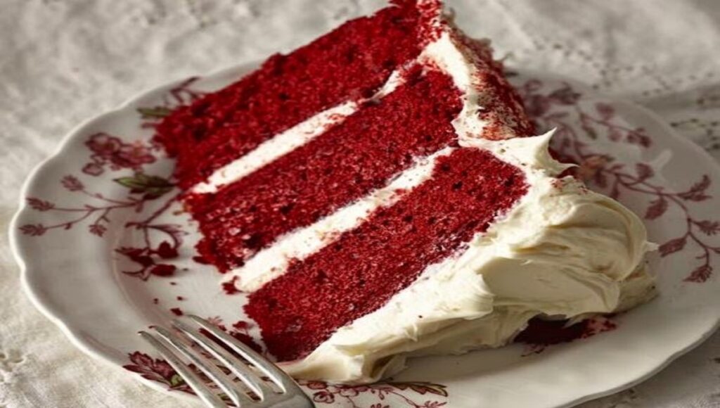 Bolo Red Velvut com recheio de cream cheese ideal para o dia da mulher