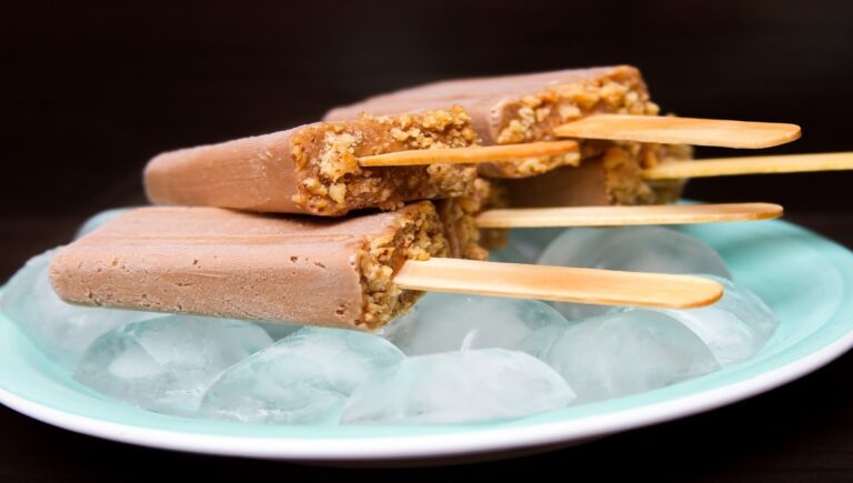 Picolé Caseiro com 3 ingredientes, é só misturar tudo e fica pronto