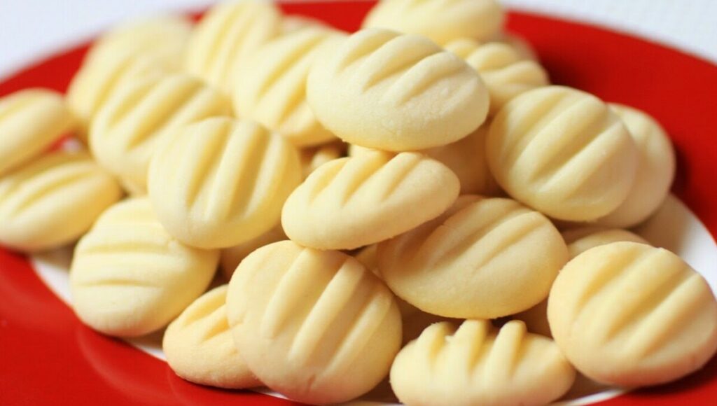 Biscoito Amanteigado com 3 ingredientes com massa simples em 15 minutos