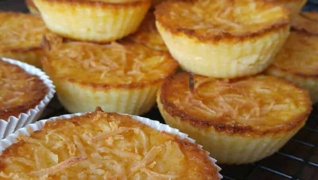 Empadinhas de Coco em Flocos no Forno com 5 ingredientes, em minutos