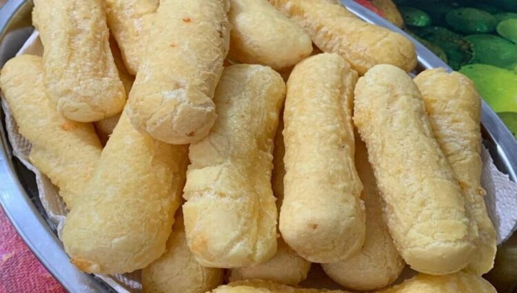 Biscoito de Polvilho Frito com 3 Ingredientes Simples, em poucos minutos